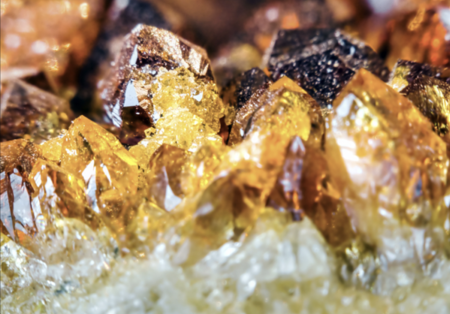 Choosing November Birthstone Jewelry: An Introduction to Topaz and ...