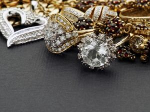 How To Mix Metals: Mixing Silver And Gold Jewelry | blingadvisor.com