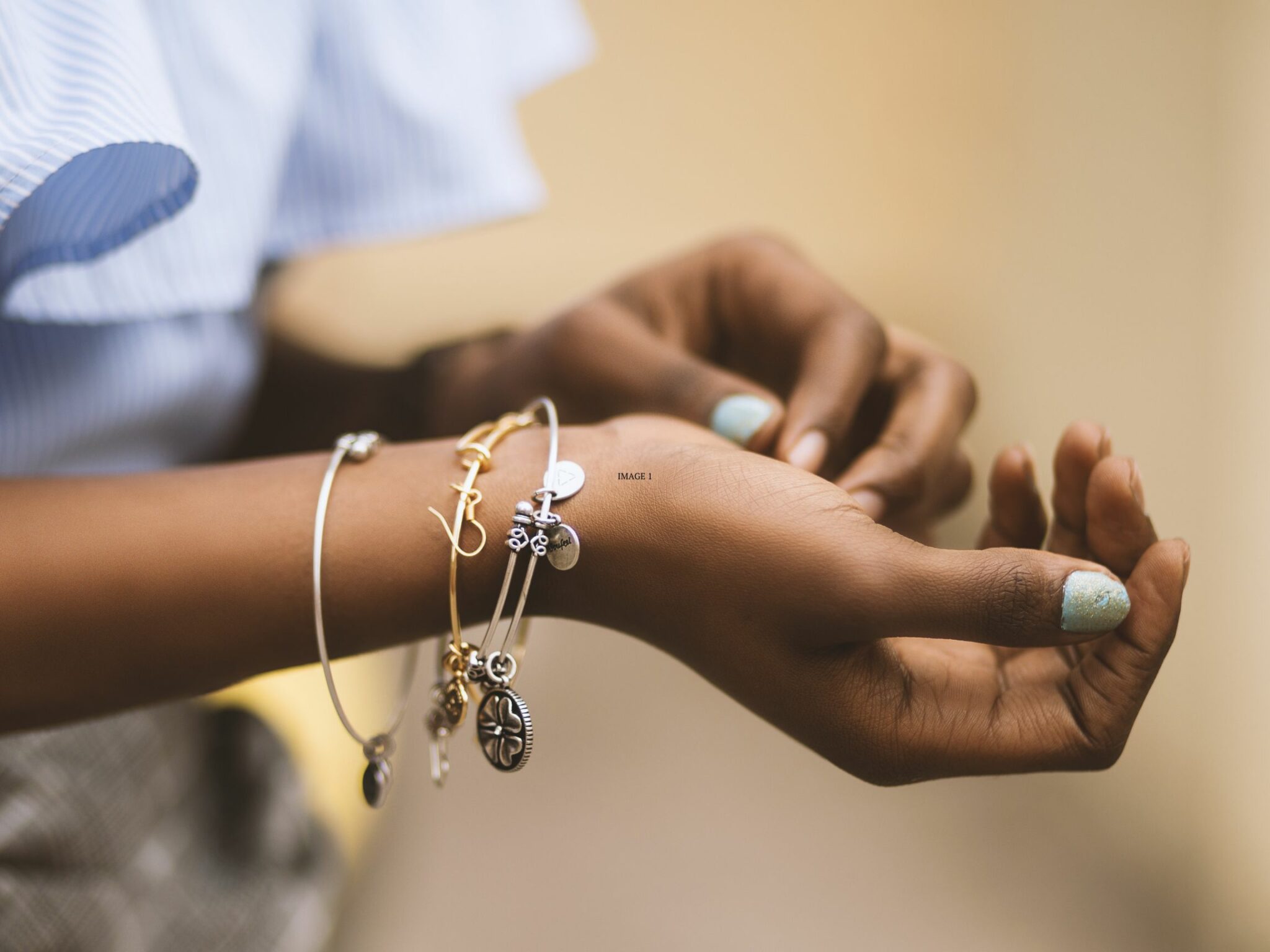 How To Mix Metals: Mixing Silver And Gold Jewelry | blingadvisor.com